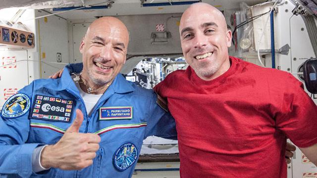 Space haircut: NASA’s Chris Cassidy shaves his head in International ...