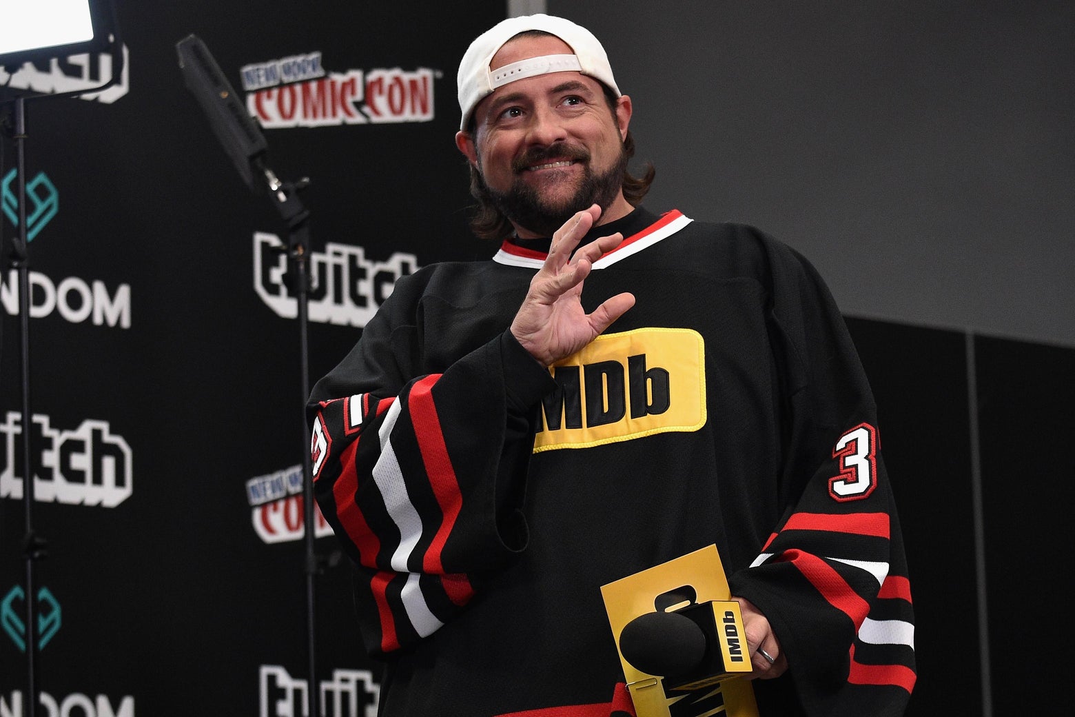 Kevin Smith tweets from hospital after suffering massive heart attack.