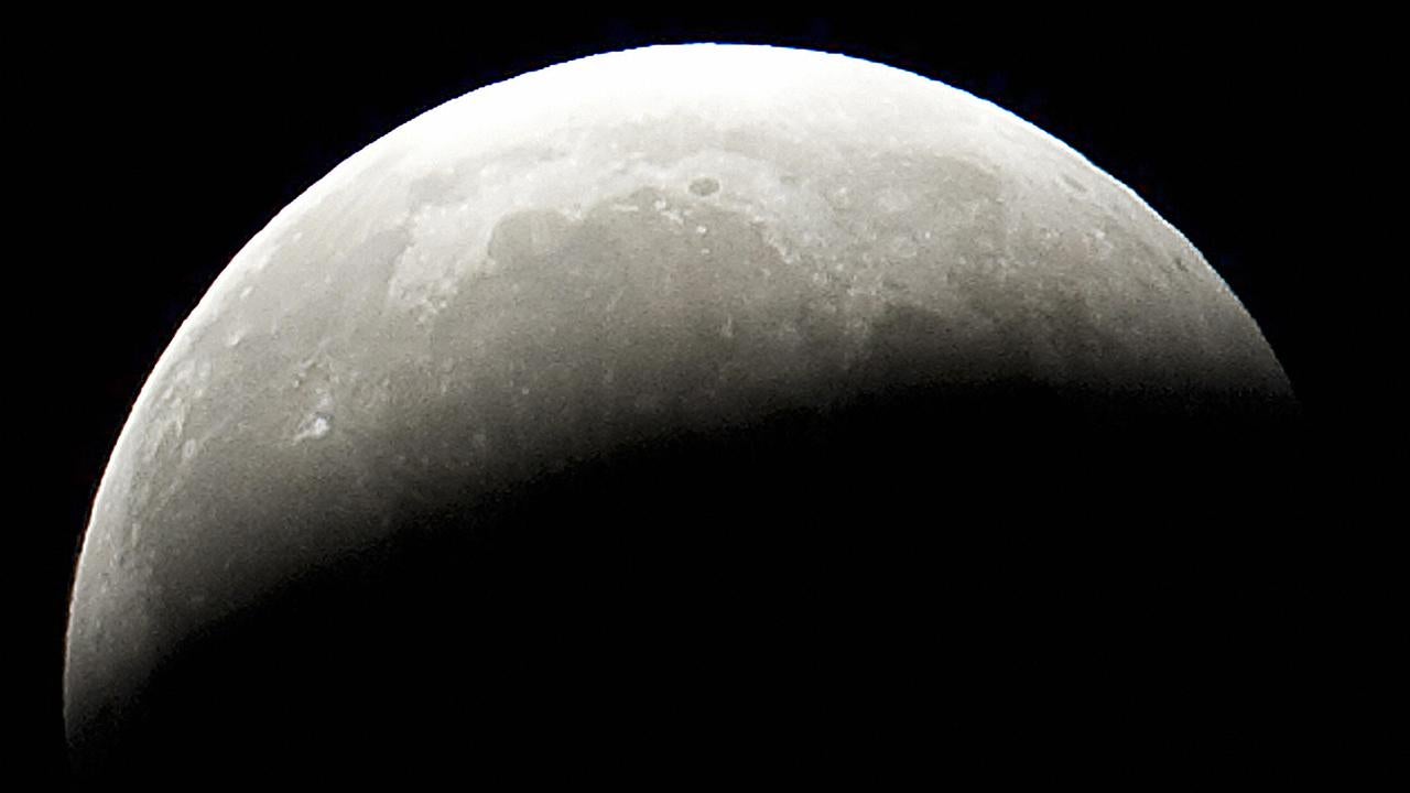 Moon shaped like a lemon: The perfect lunar circle is an illusion (VIDEO).
