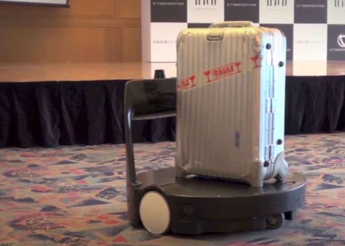 Airport robots: Japanese models to move luggage (VIDEO).