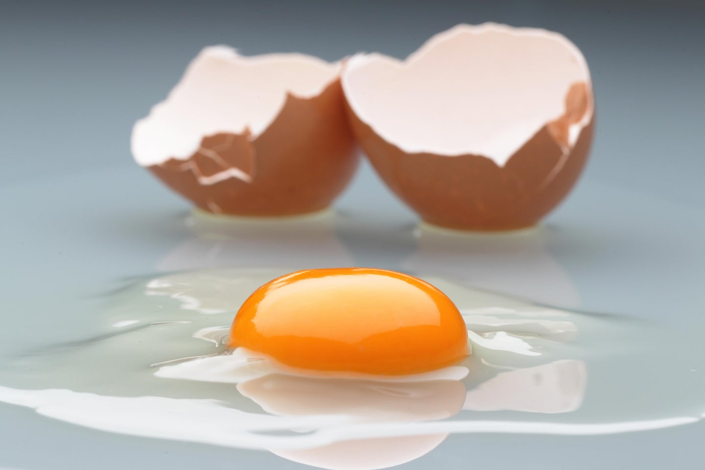 Cracking eggs with one hand? Here's the perfect technique.