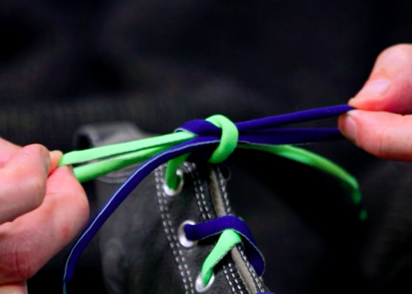 A faster way to tie your shoes: The “Ian Knot” explained in 30 seconds ...
