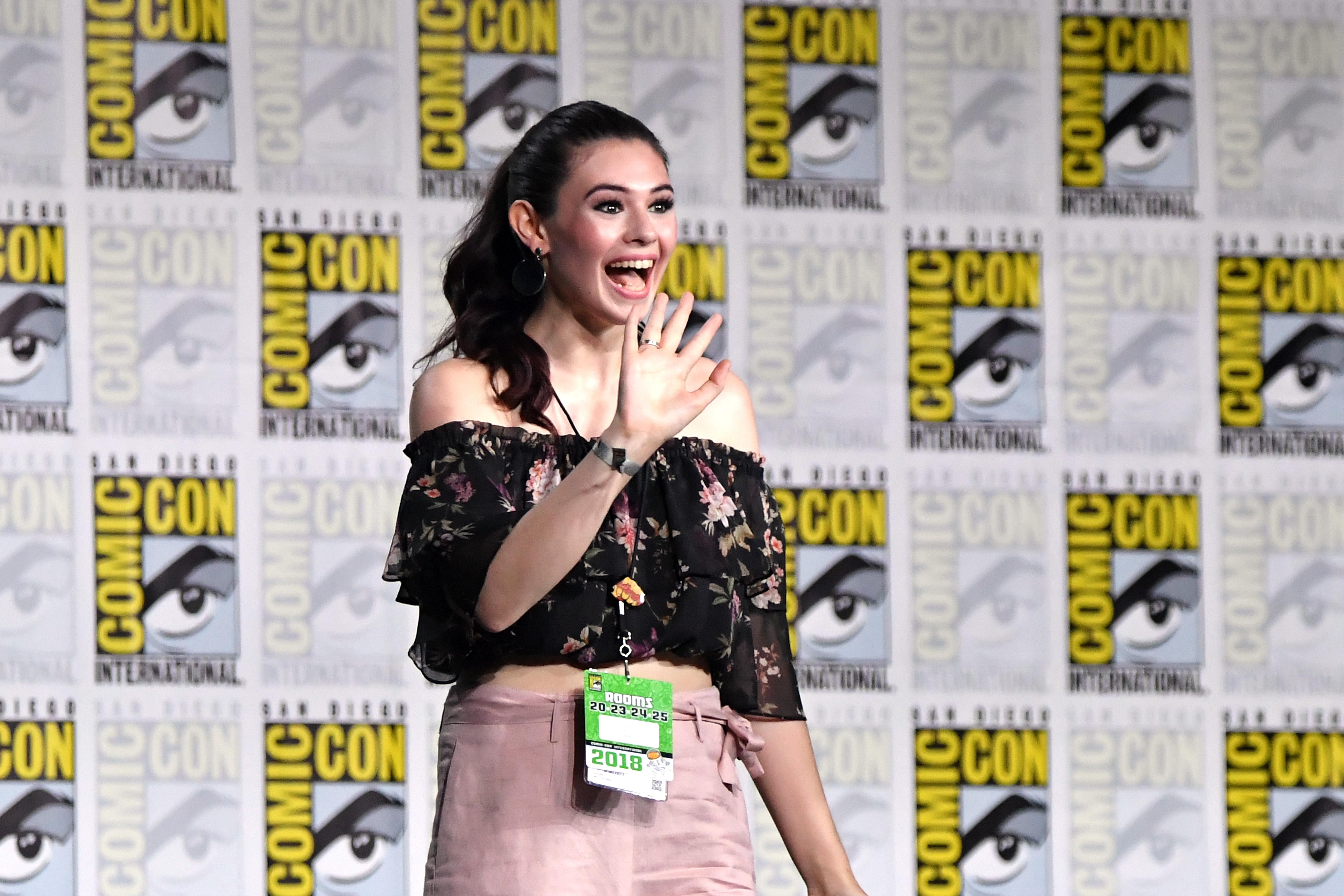 Supergirl Casts Activist Nicole Maines As Tvs First Transgender Superhero