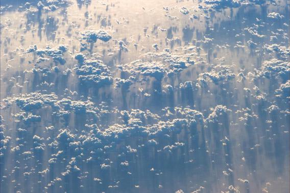 Clouds from space: Long, parallel shadows [PHOTO].