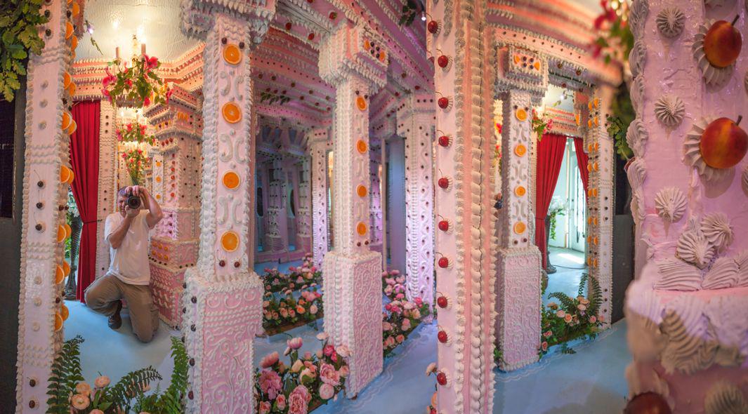 Scott Hove’s Cakeland is a giant maze made from artificial cake at L.A ...