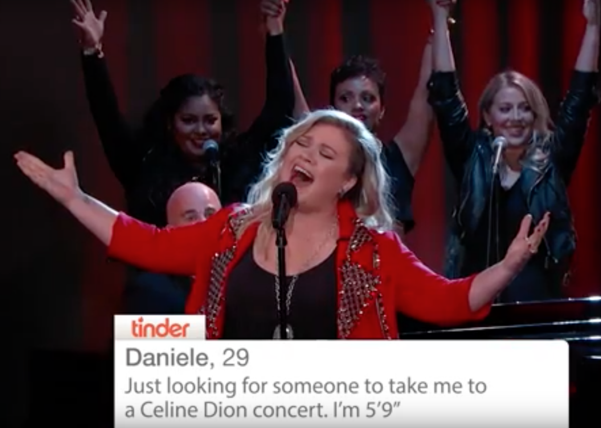 Kelly Clarkson singing Tinder profiles on Jimmy Kimmel Live is ...