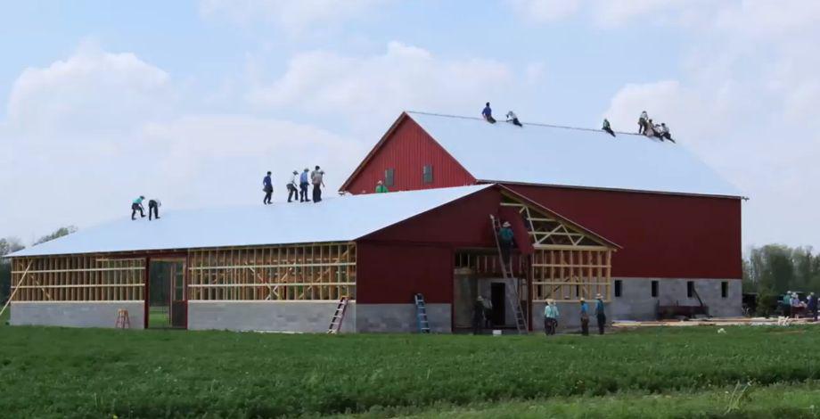 Watch an Ohio Amish community raise a barn in less than 10 hours (VIDEO).
