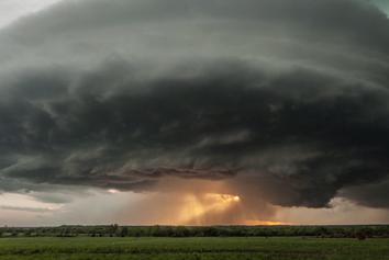Supercells time-lapse: Birth of huge storm systems.