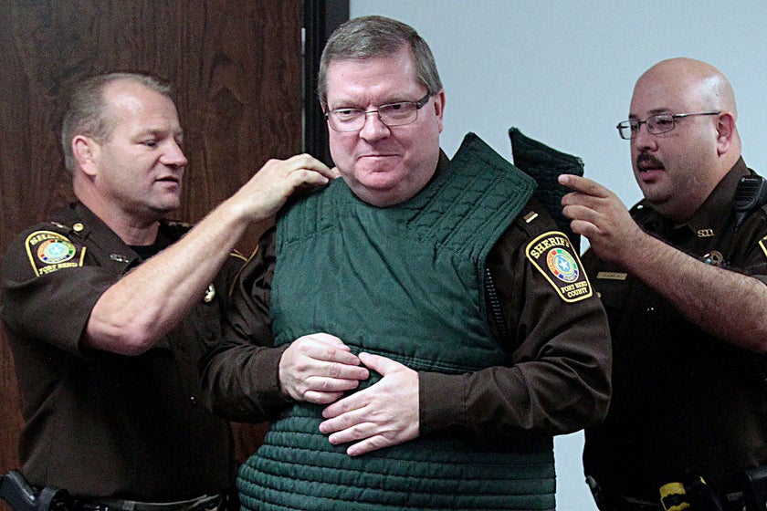 How an anti-suicide smock prevents prisoners from killing themselves.