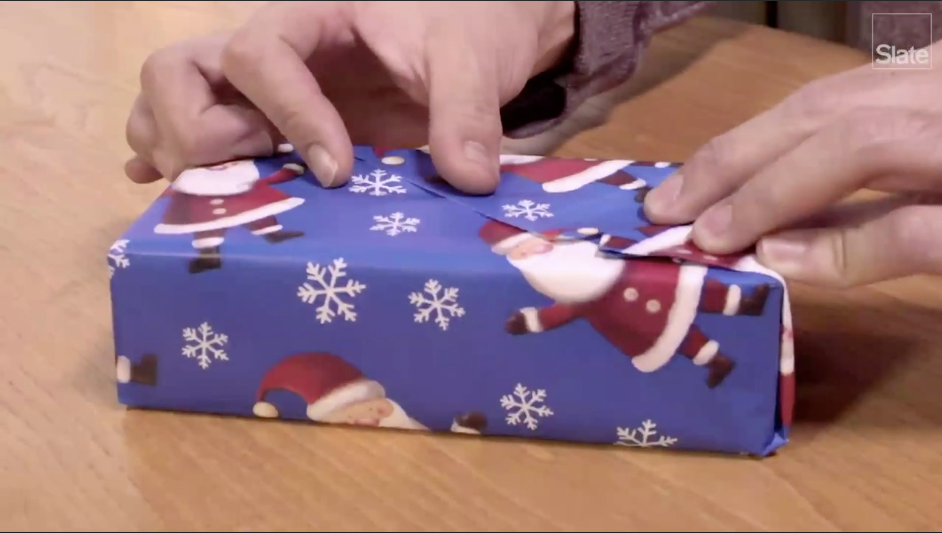 Amazing trick for wrapping a Christmas gift with one piece of tape (VIDEO).