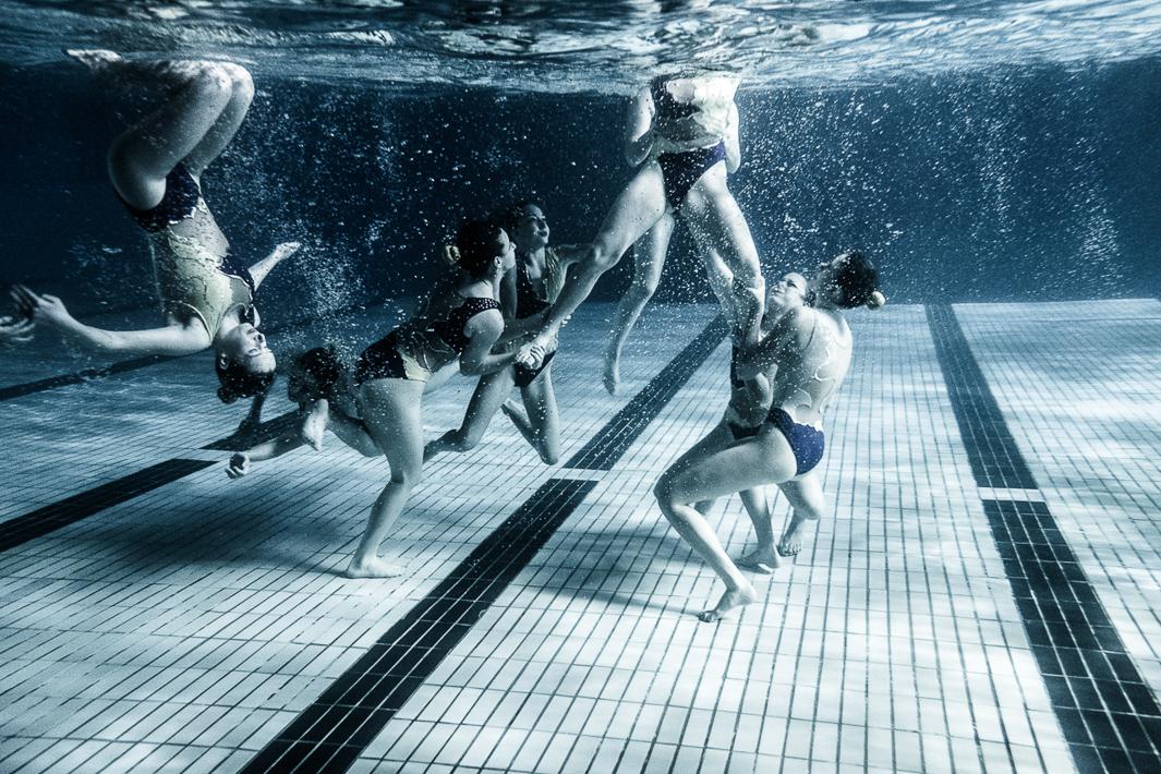 Paul Schlemmer photographs Czech synchronized swimming group Synchro ...