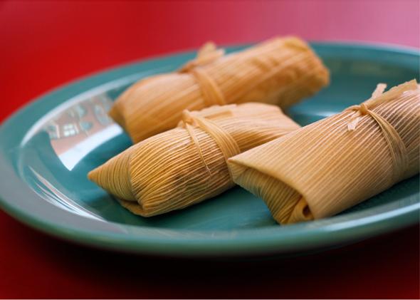 How to assemble and wrap tamales (VIDEO).