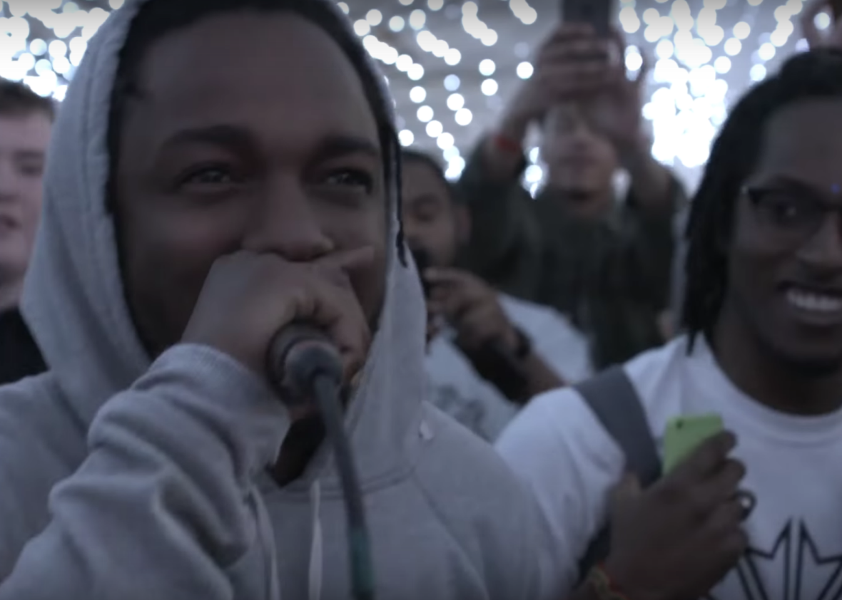 Kendrick Lamar surprises English fans with rap battle/jam session (VIDEO).