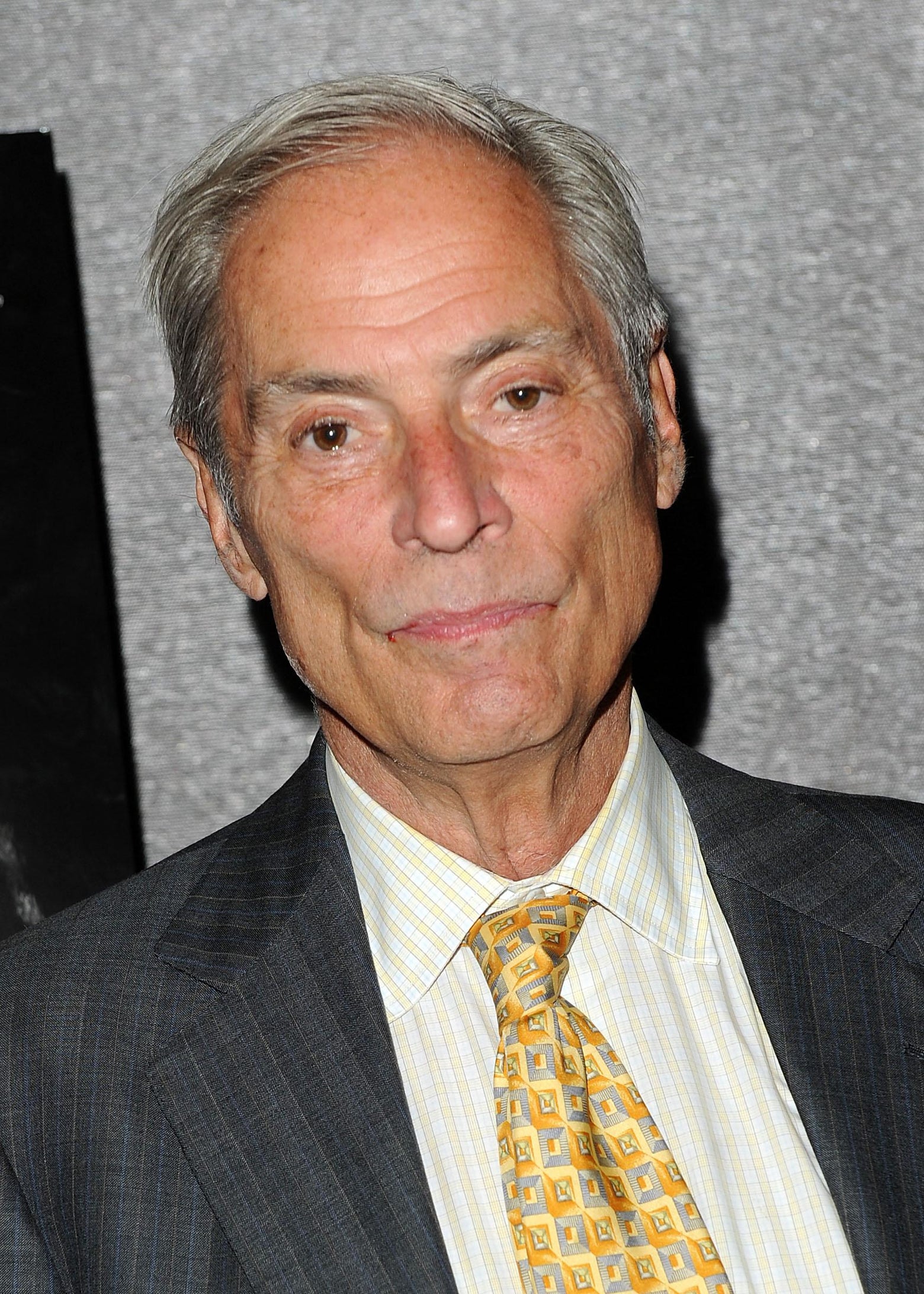 CBS 60 Minutes correspondent Bob Simon dies in car crash.