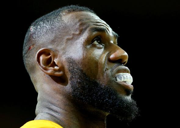 LeBron James and Gloria James kiss: Cleveland Cavs star's mom kisses ...