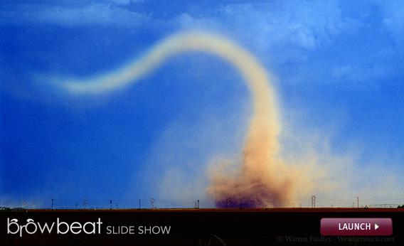 Storm chasers Warren Faidley and Roger Coulam take amazing photographs ...