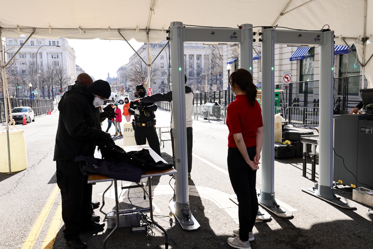Man arrested at inauguration checkpoint with loaded gun says he made ...