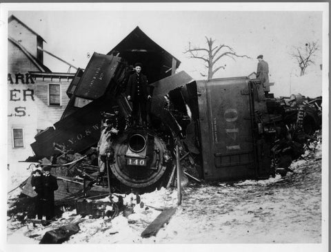 Aftermath and cleanup of 19th-century train wrecks (PHOTOS).