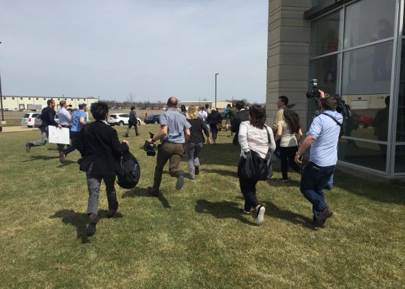 Hillary Clinton and the media: Watch the press corps chase after ...