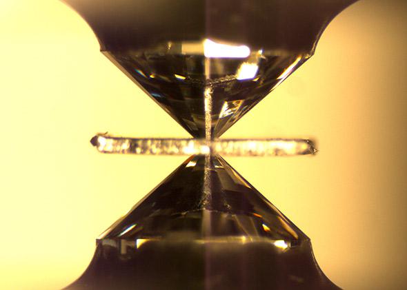 Water in Earth’s mantle revealed by diamond containing the mineral ...