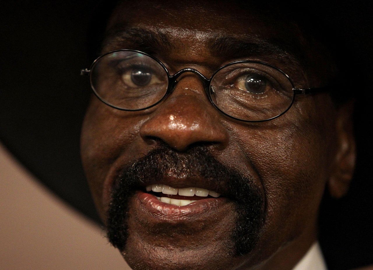 Boxer Rubin “Hurricane” Carter dies at 76 in Toronto.