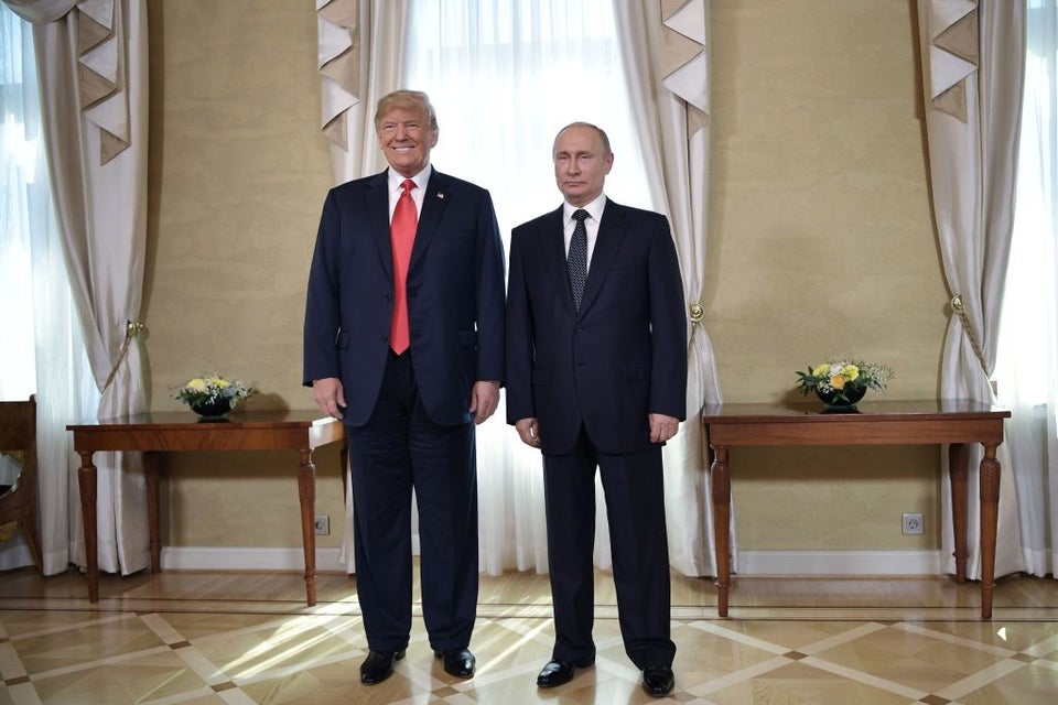 Putin fall White House visit sought by Trump, Sanders says.