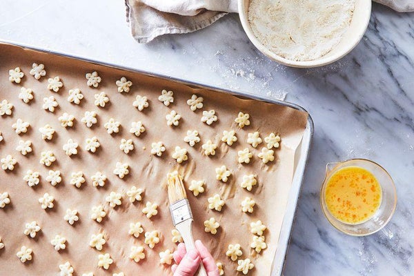 Fancy pie crusts like hydrangeas, roses, and sunflowers, made easy.