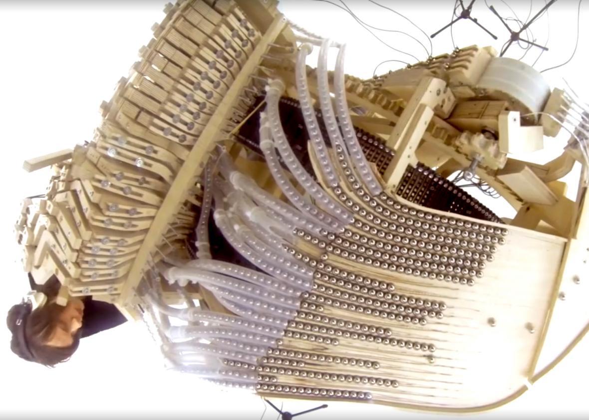 The amazing musical instrument powered by marbles (VIDEO).