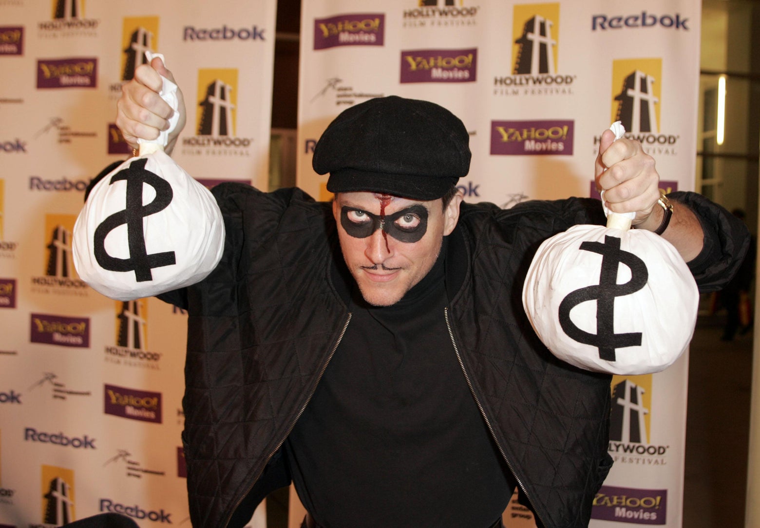 Dumb Criminal of the Week: The painfully insecure bank robber.