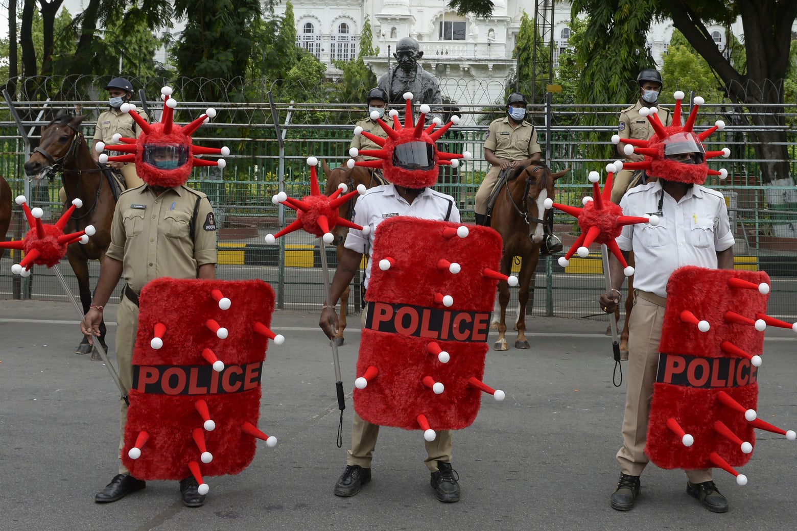 Best photo of the week: India’s police COVID-19 pandemic response.