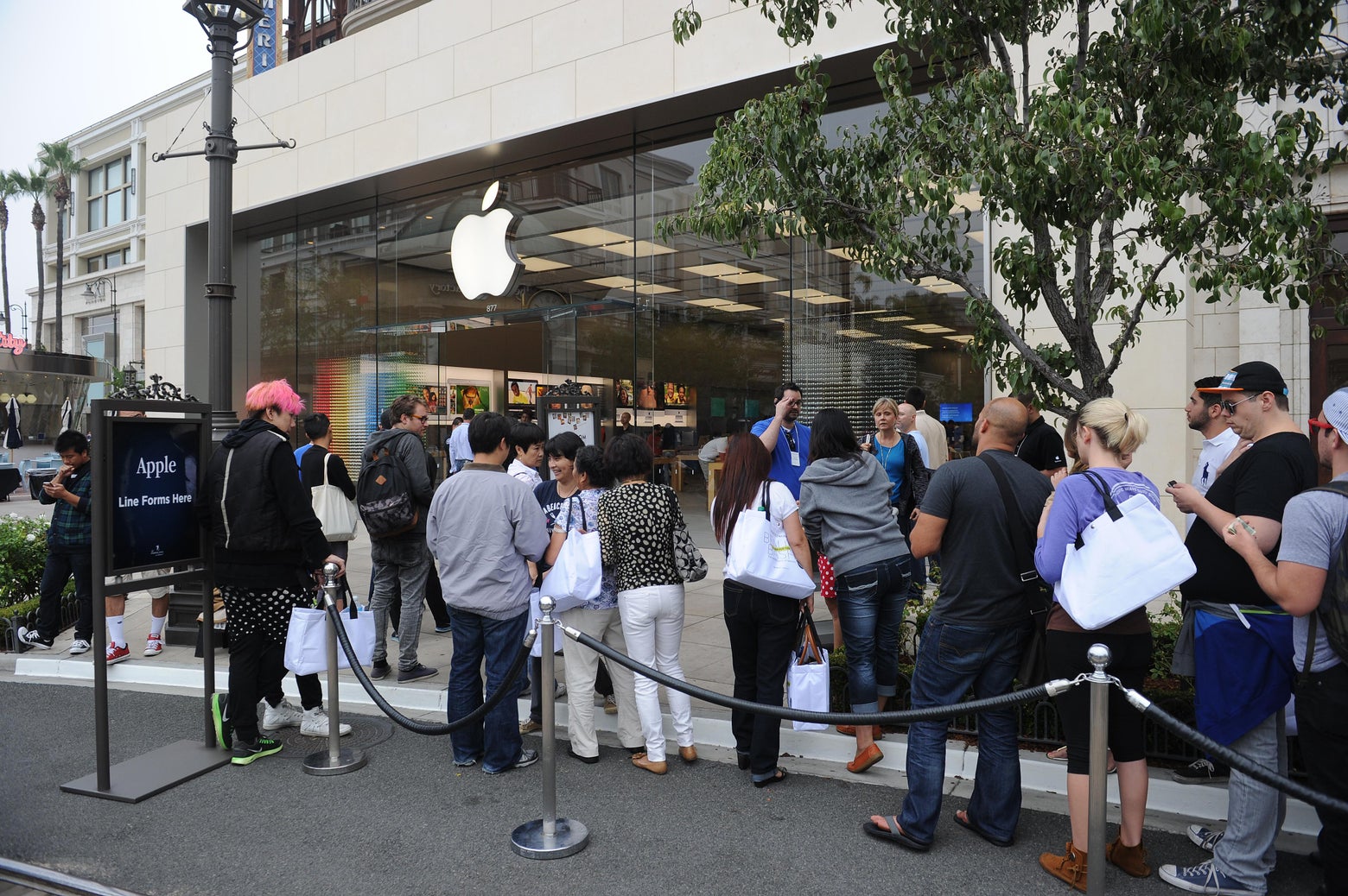 Pasadena Apple store: Outrage grows over using homeless to buy iPhones.