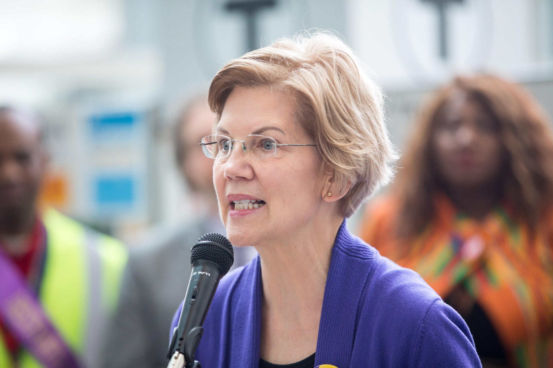 Elizabeth Warren apologizes to Cherokee Nation for DNA test.