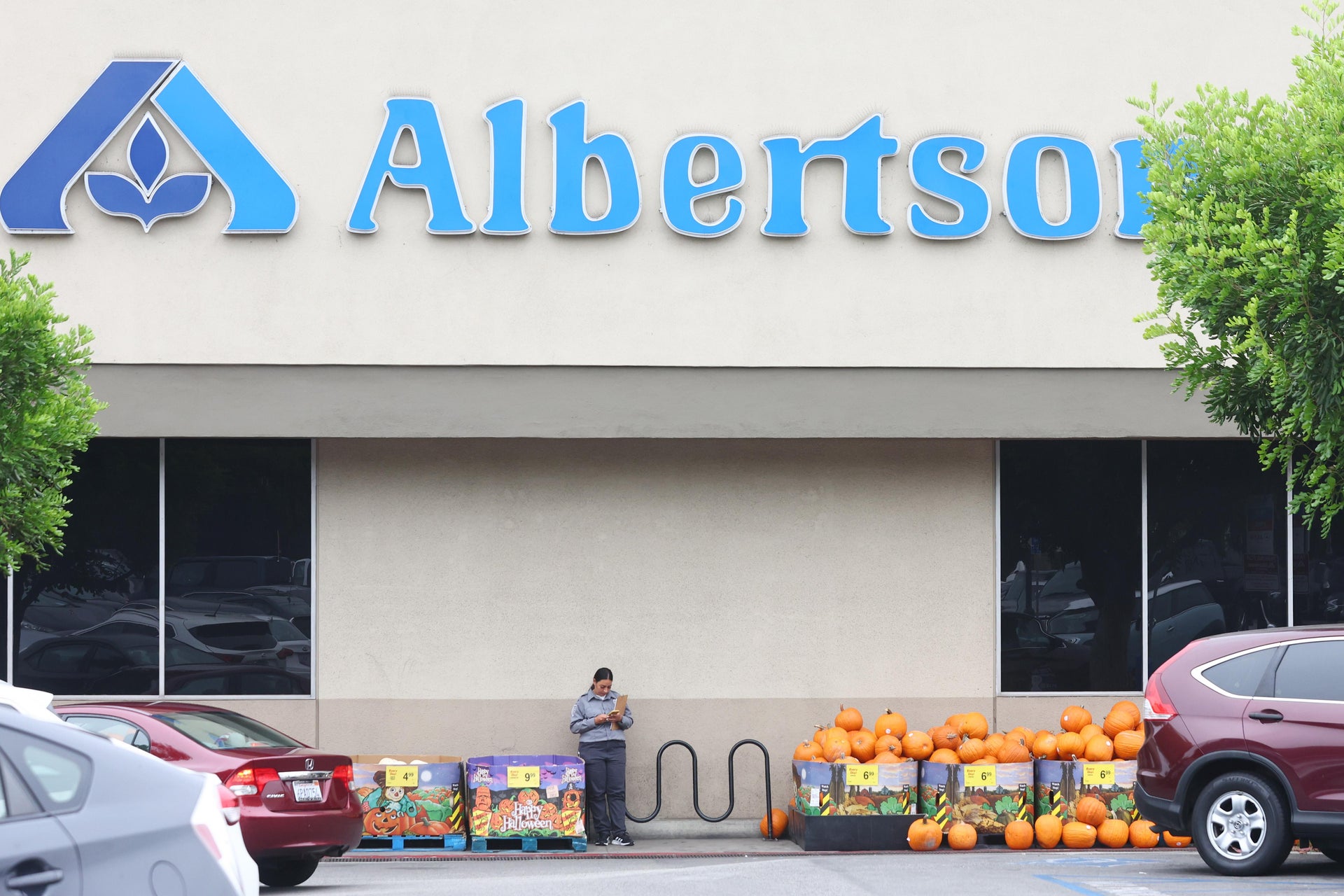 Private equity firms tried to shoplift $4 billion from Albertsons ...