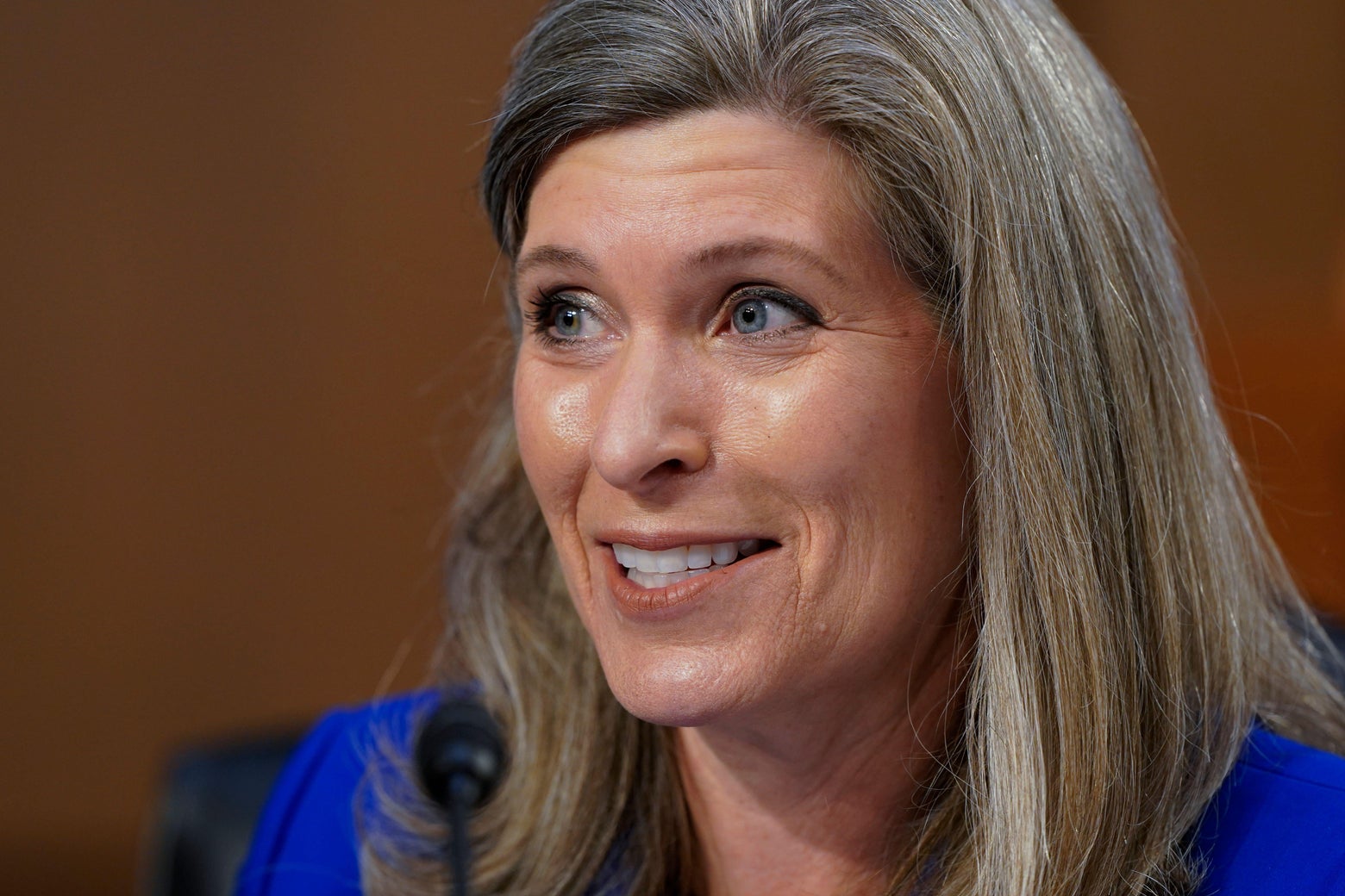 Joni Ernst Senate race: Ernst tries to win back women voters with ...