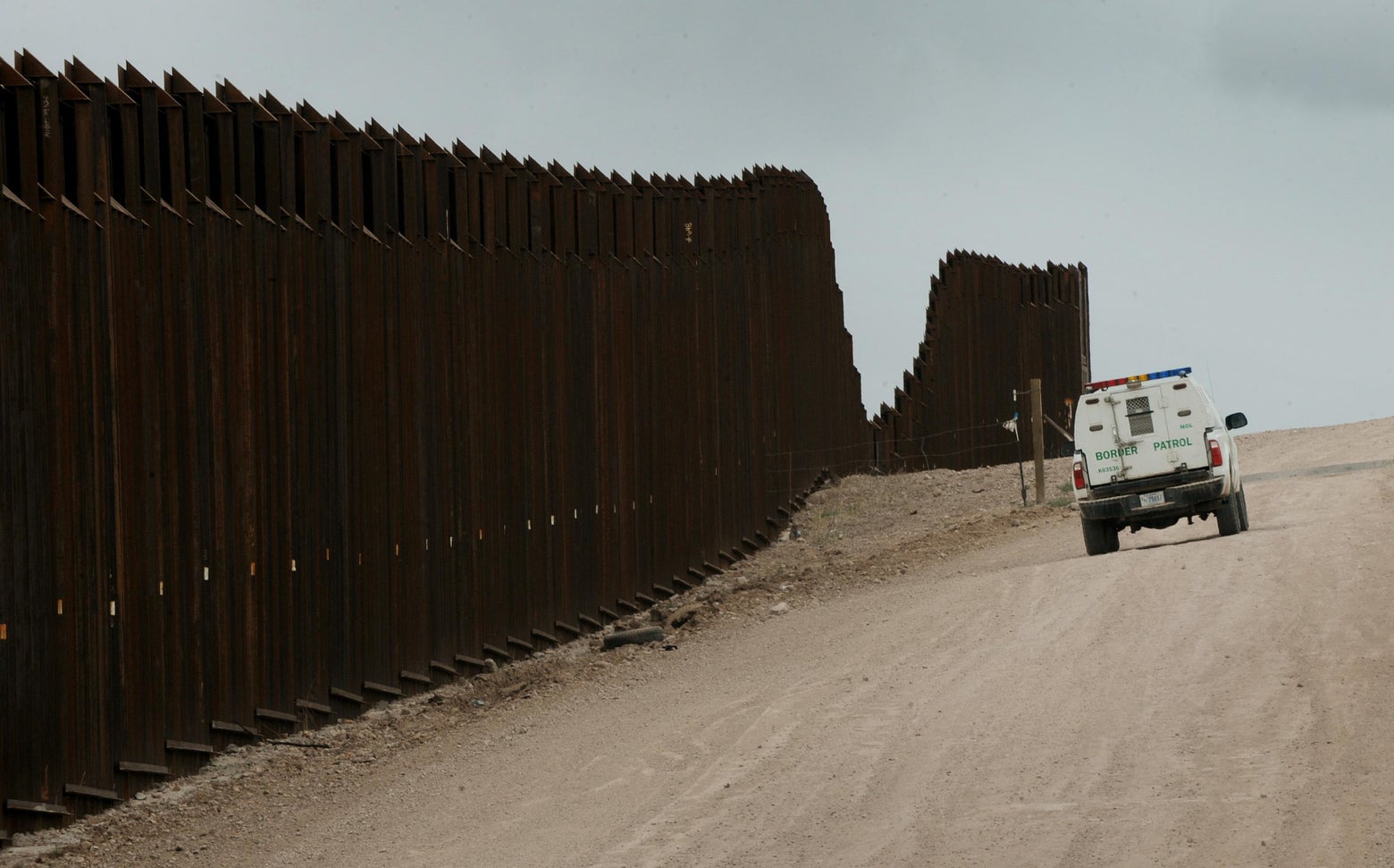U.S. Border Surge: Compromise would place agent every 1,000 feet along ...