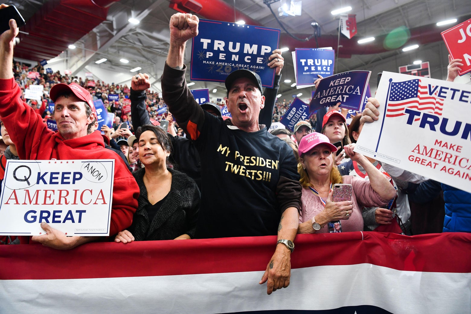 Midterm elections: Democrats hold edge but lead has narrowed.