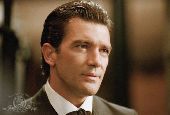 Antonio Banderas makes anything sound sexy on The Late Show with ...