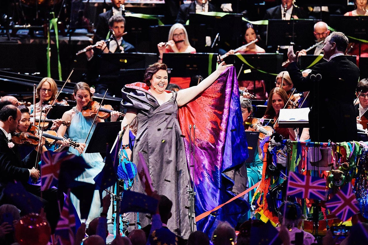Jamie Barton’s bisexual flag dress brings queerness to the Proms.