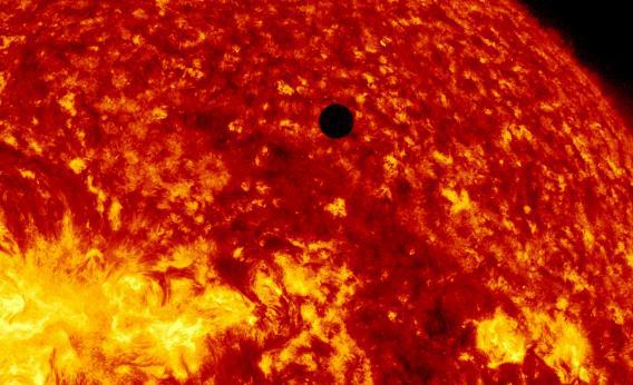 Sun eruption: "Solar prominence" video captured by NASA.