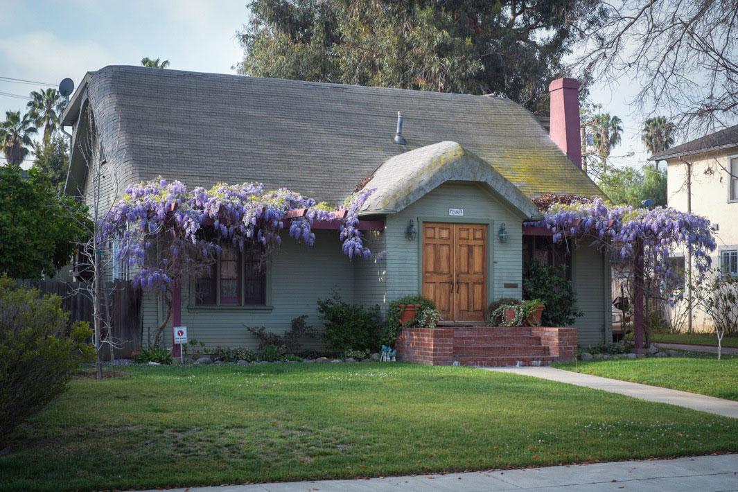 Jett Loe photographs Los Angeles’ West Adams neighborhood in his iBook ...
