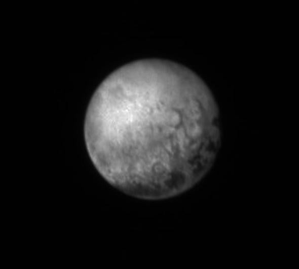 New Horizons: Features on Charon.
