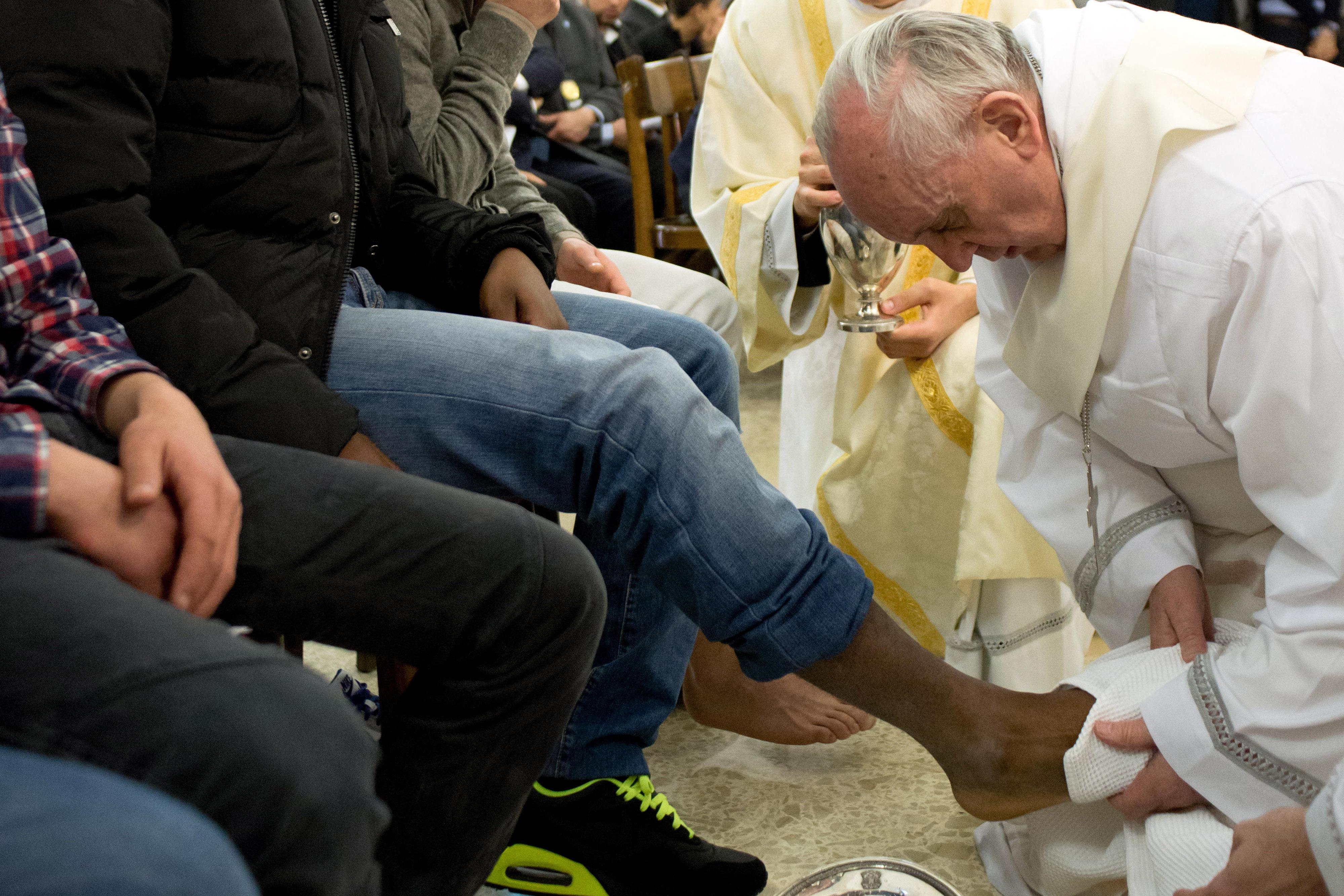 Church Traditionalists Livid at Pope Foot-Wash