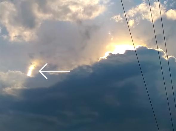 Crown flash: Electric cloud phenomenon makes light dance.
