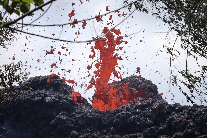 Hawaii warns of “explosive eruption” as new fissures open spewing lava.