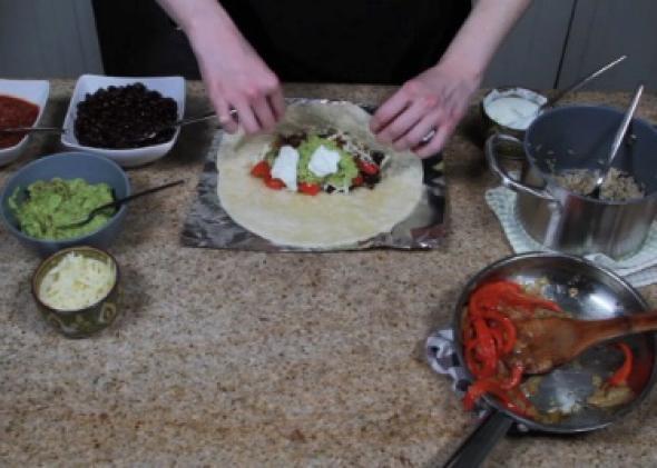 How to wrap a burrito (VIDEO): Proper technique for homemade Chipotle ...