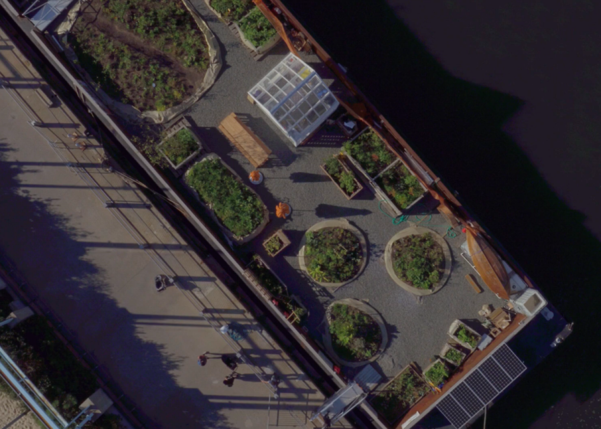 Swale, New York City’s mobile floating garden (VIDEO).
