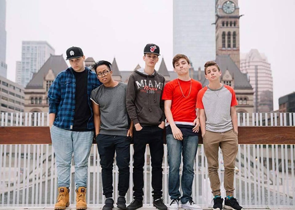 YouNow, a live-streaming social network, is making stars.