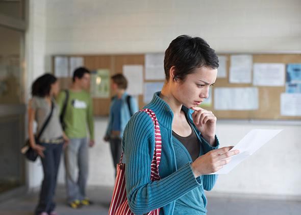 College papers: Students hate writing them. Professors hate grading ...