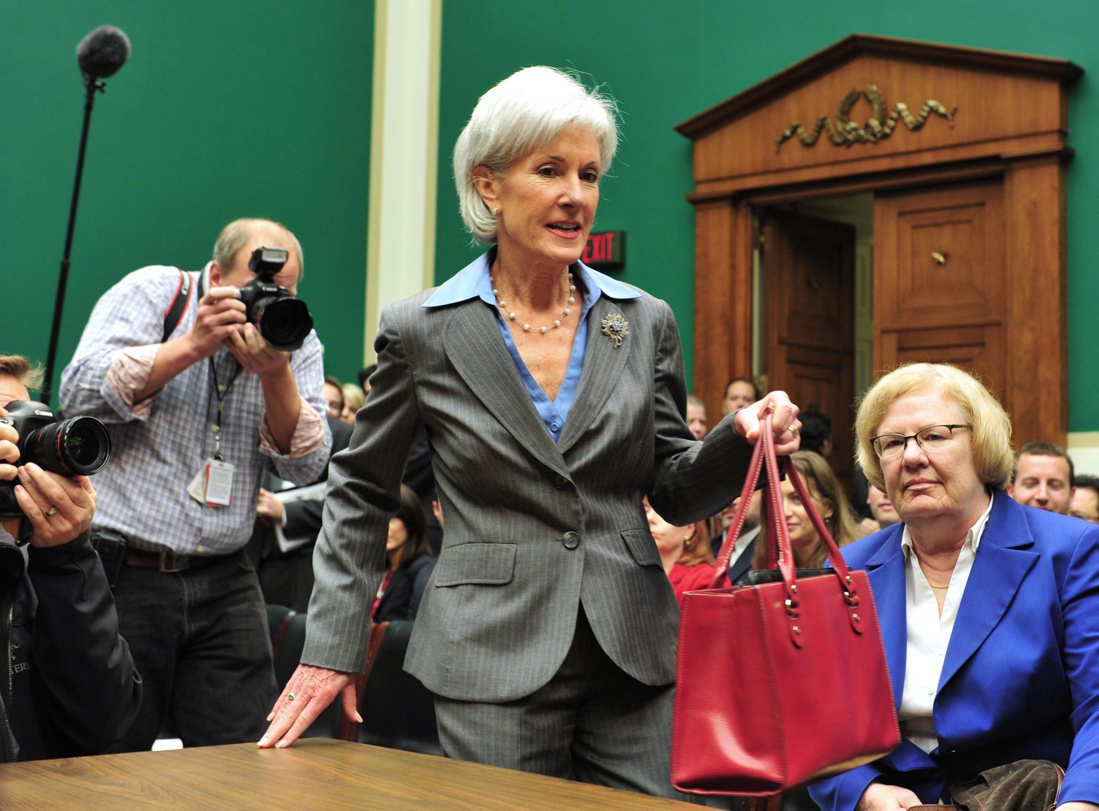 Kathleen Sebelius survives hearing by apologizing frequently, smiling ...
