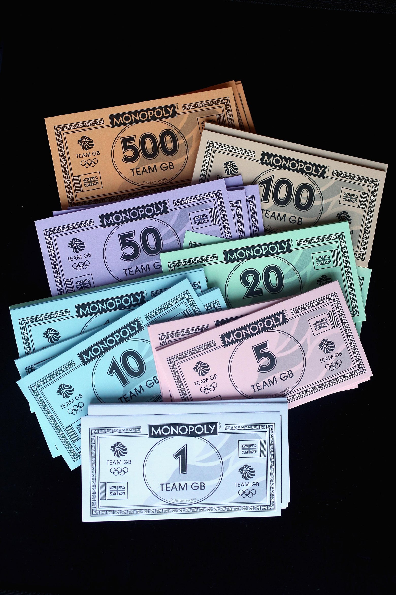 Monopoly sets with real money hit stores in France.